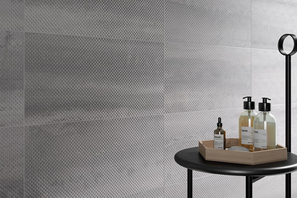 Metal-effect porcelain stoneware for a rustic industrial style